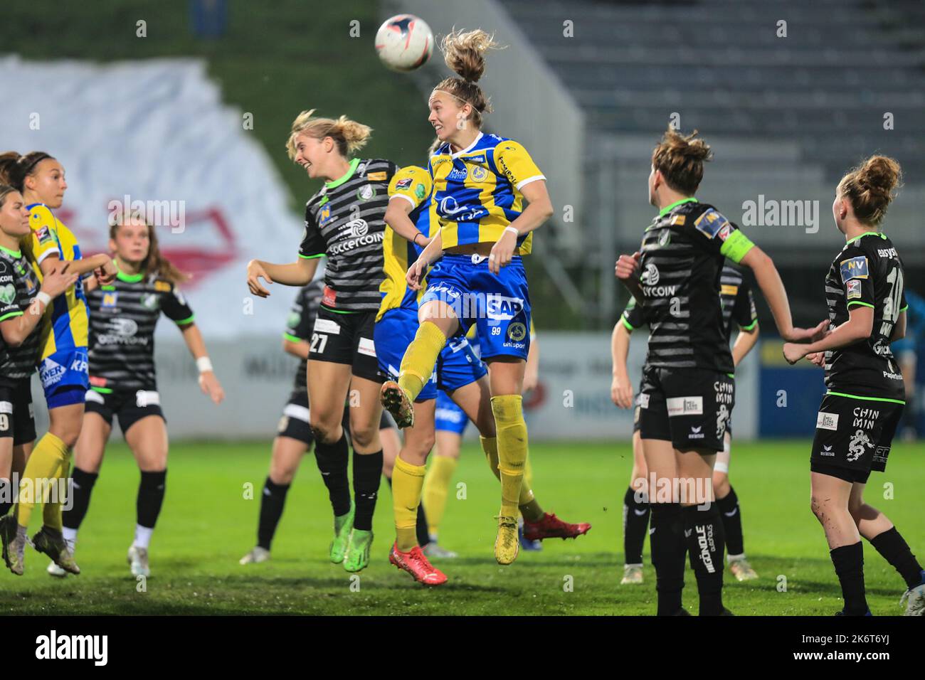 Sarah Wronski (Vienna) and Elisabeth Brandl (Neulengbach) going for the ...