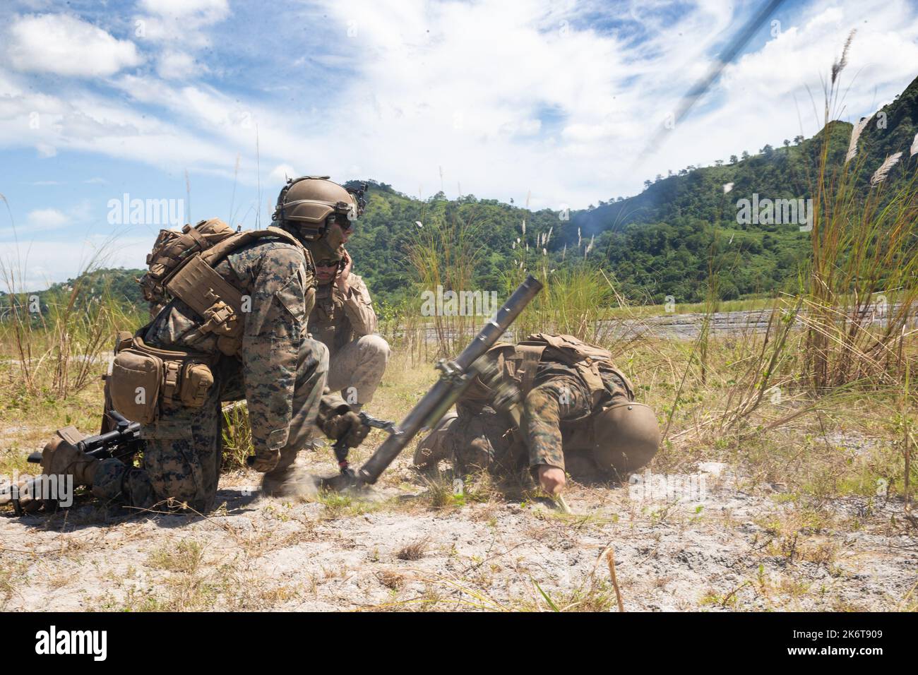 U.S. Marines with Battalion Landing Team, 2d Battalion, 5th Marines ...