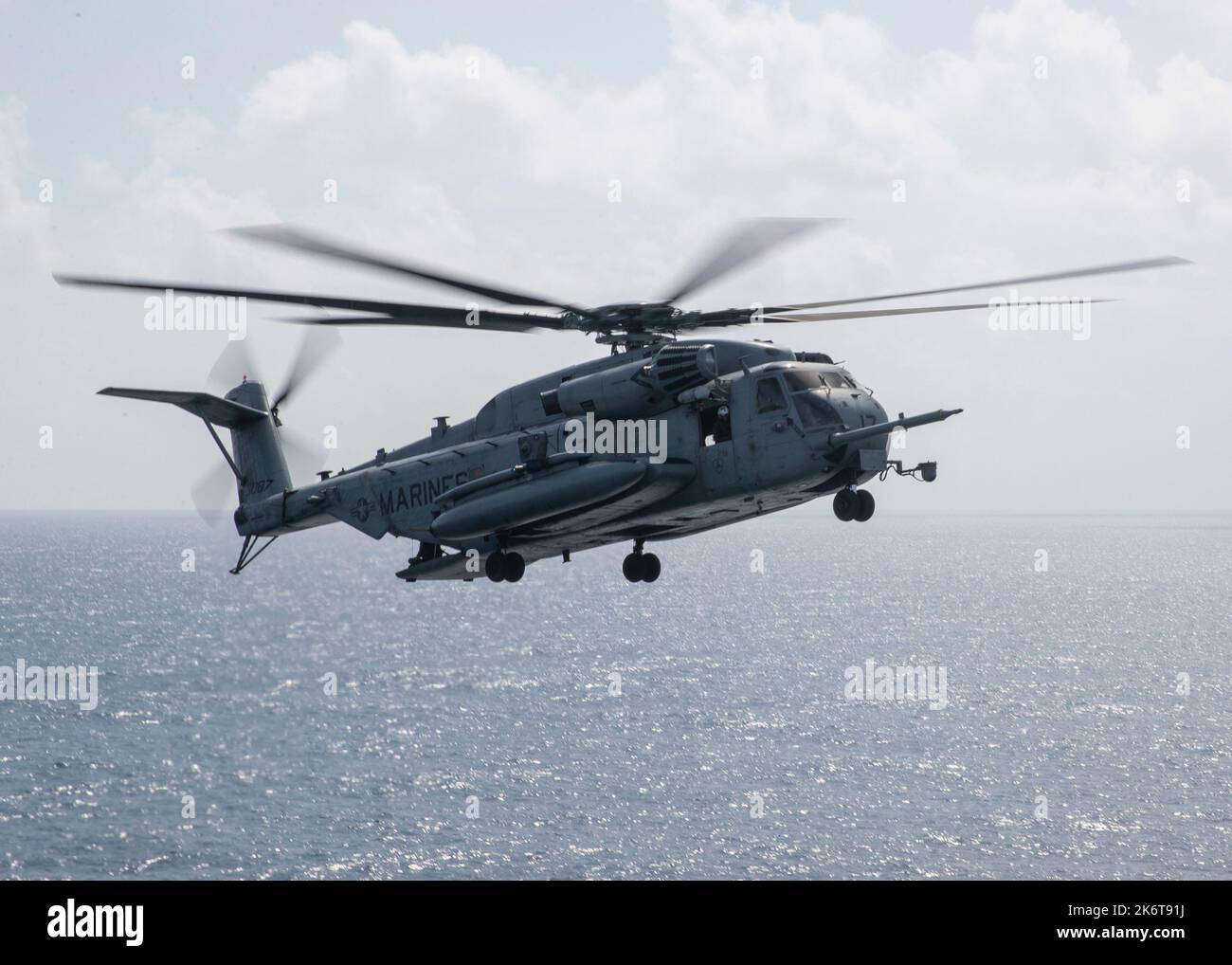 221015-N-TT639-1011 PHILIPPINE SEA (Oct. 15, 2022) – A CH-53 Super ...