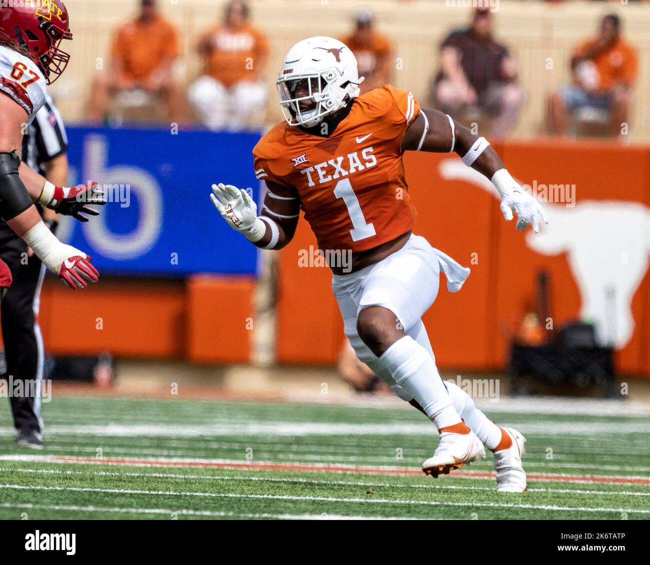 October 15, 2022. Justice Finkley #1 of the Texas Longhorns in action ...