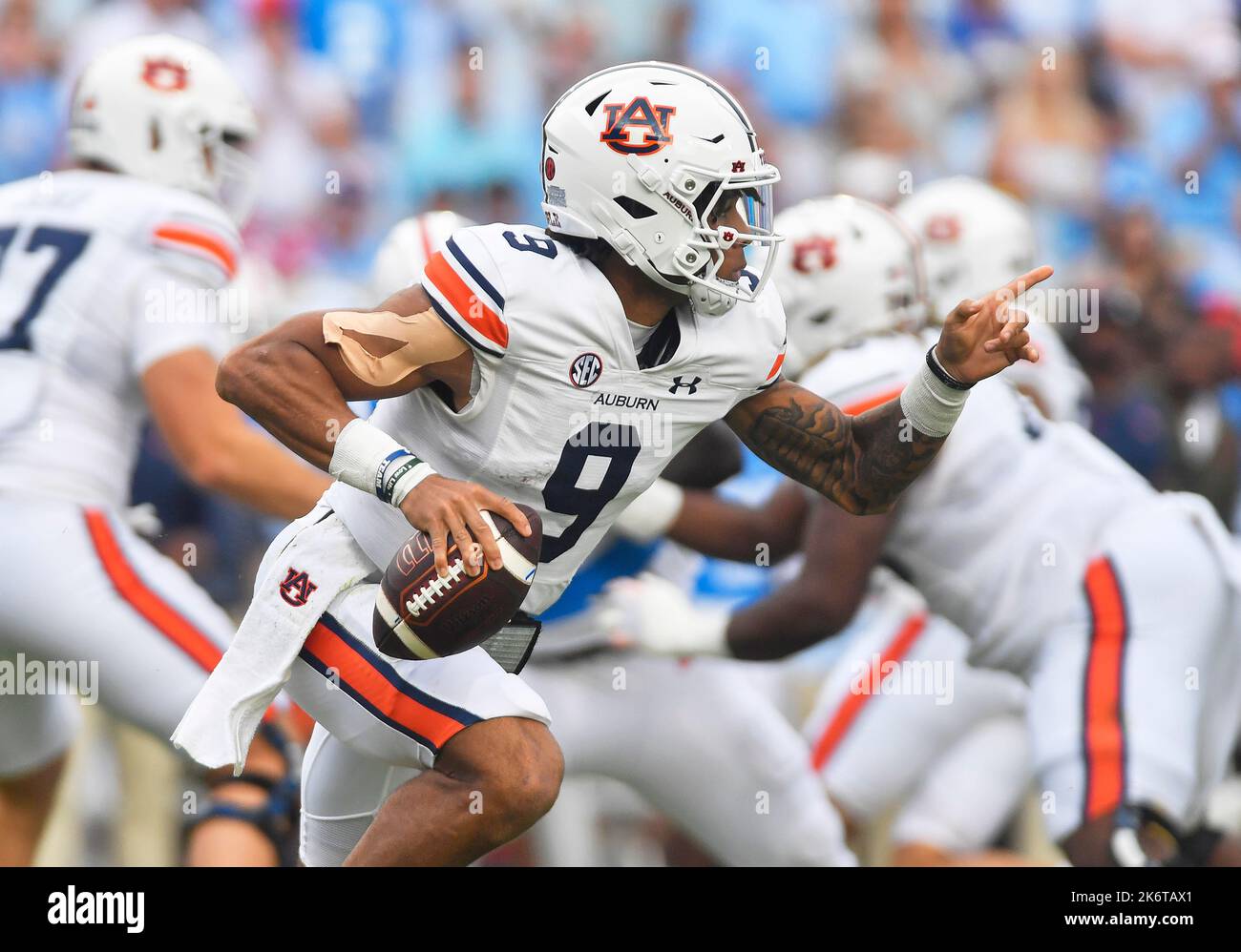 October 15, 2022: Auburn Tigers quarterback Robby Ashford scrambles ...