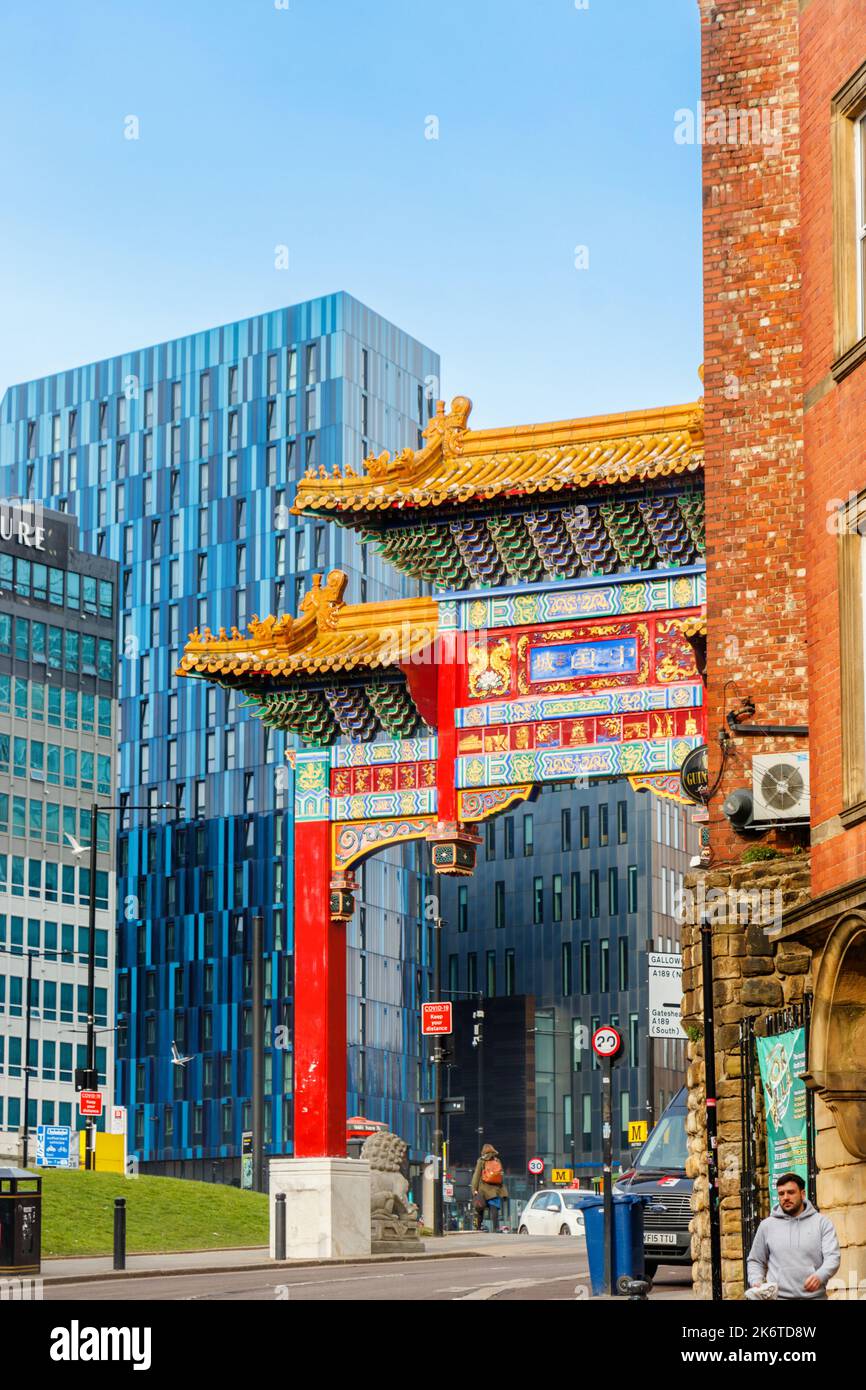 decorative Chinese arch built in 2004 by Shanghai craftsmen stands 11m ...