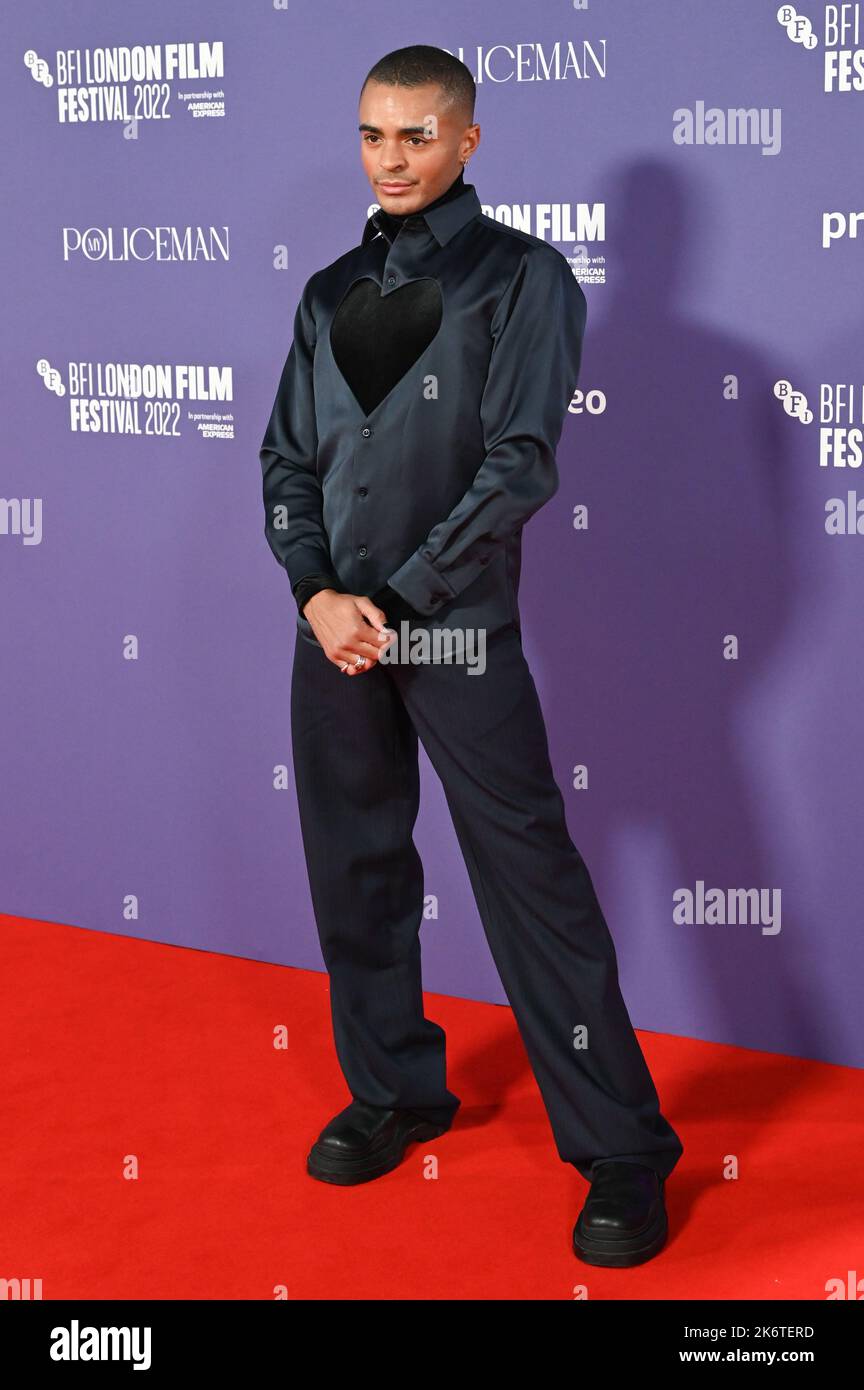 Robbie williams centre hi-res stock photography and images - Alamy