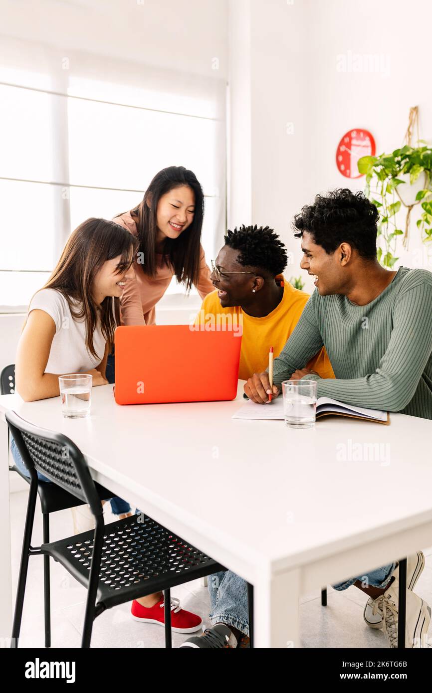Diverse learning hi-res stock photography and images - Alamy