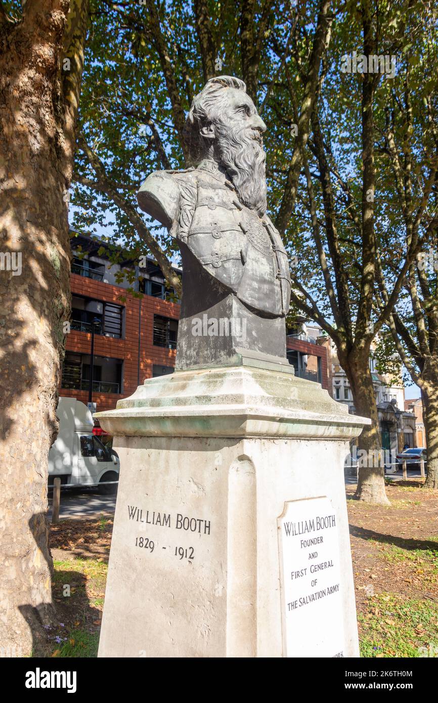 Statue road hi-res stock photography and images - Alamy