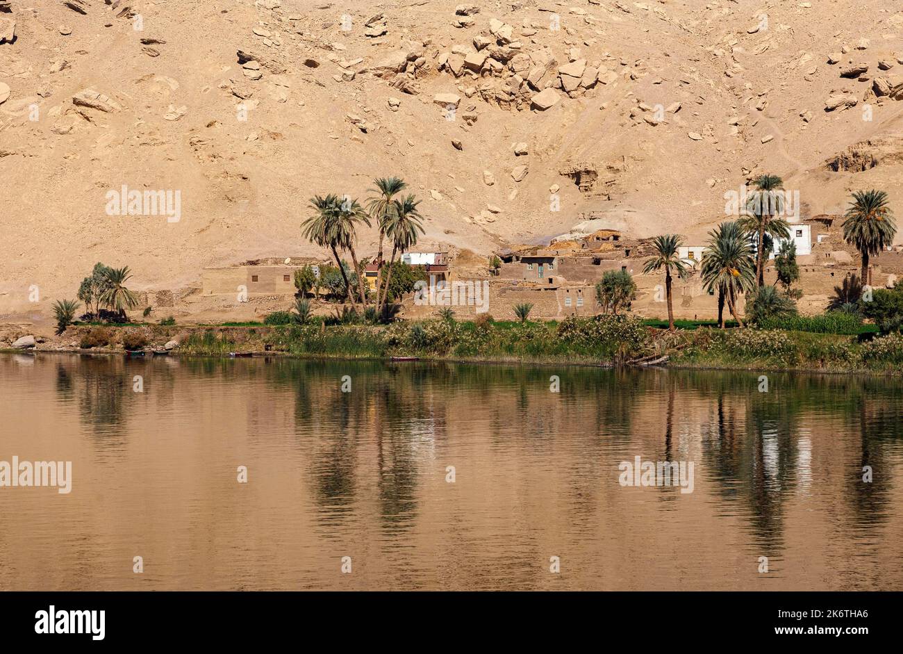 Small settlement, place on the banks of the Nile, Nile, Egypt Stock ...