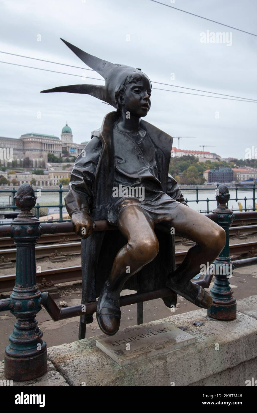 Little Princess - Kiskirálylány - statue sitting on the railings of the Danube promenade in ...