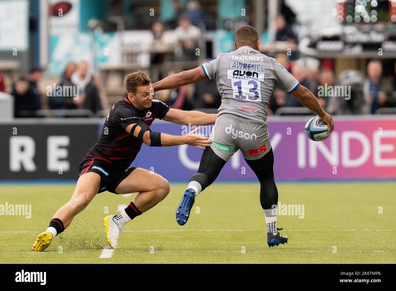 London, UK. 15th Oct, 2022. Alex Lewington #11 of Saracens battles with ...