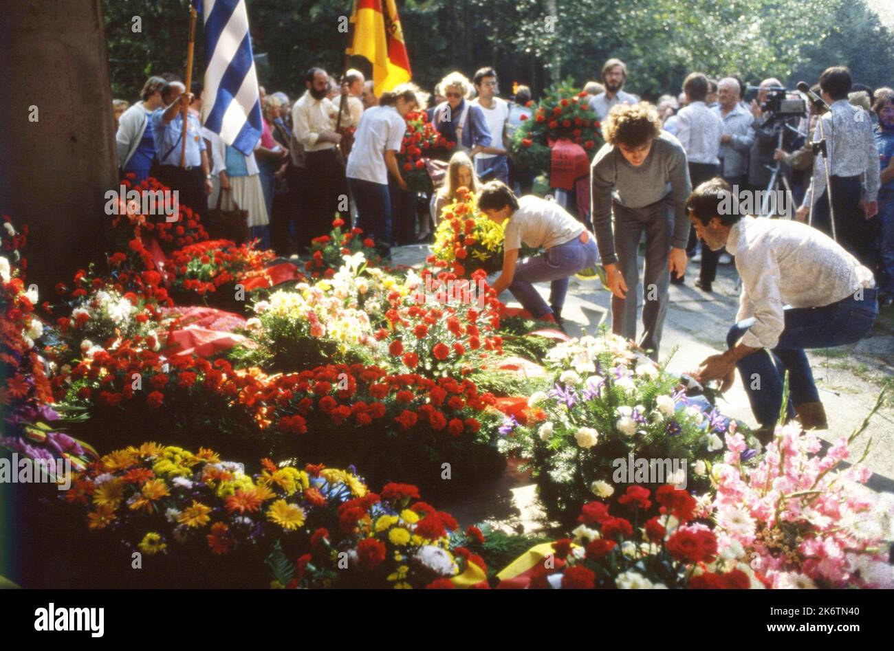 Stukenbrock. Flowers for Stukenbrock, tribute to Nazi victims and ...