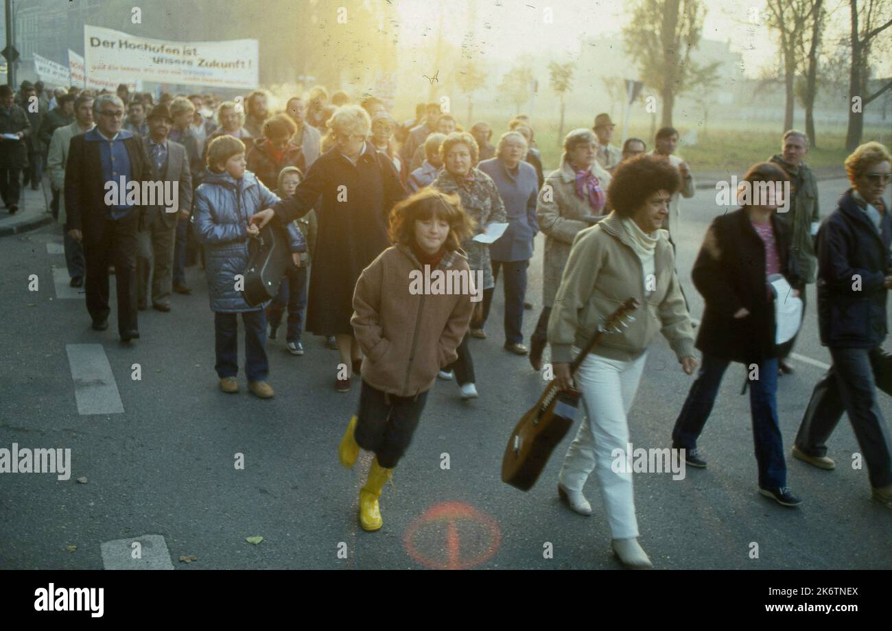 Female steelworkers hi-res stock photography and images - Alamy