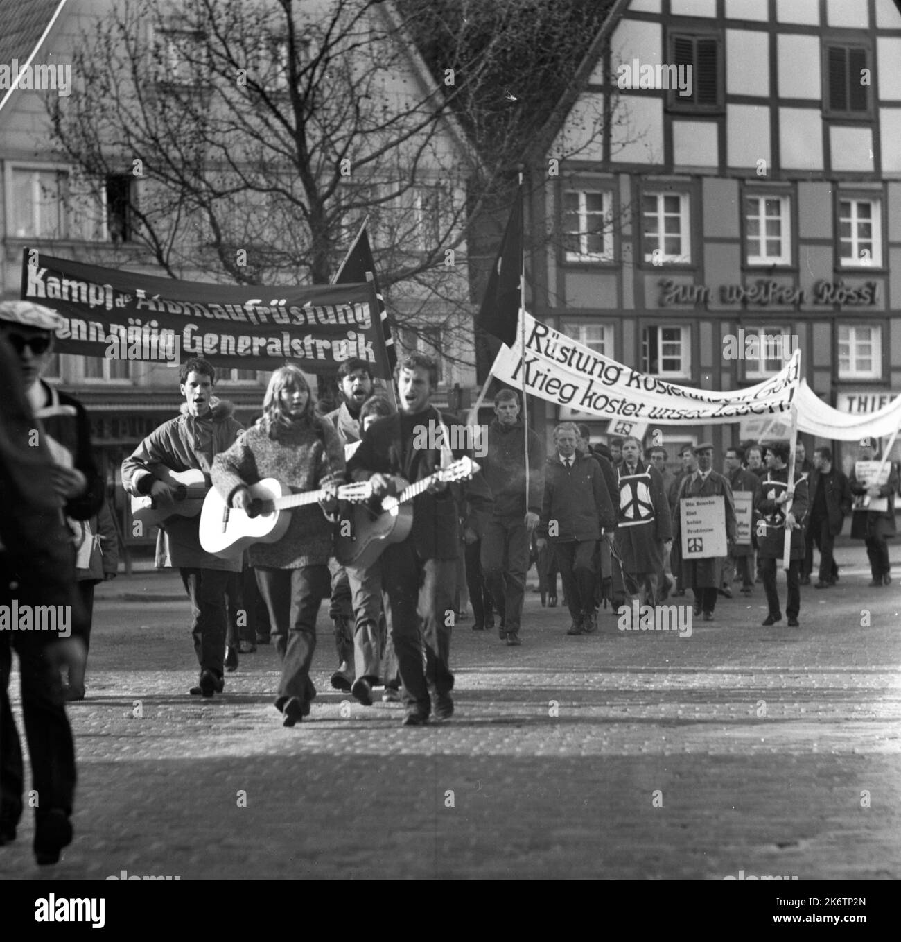 Nuclear weapon 1965 hi-res stock photography and images - Alamy