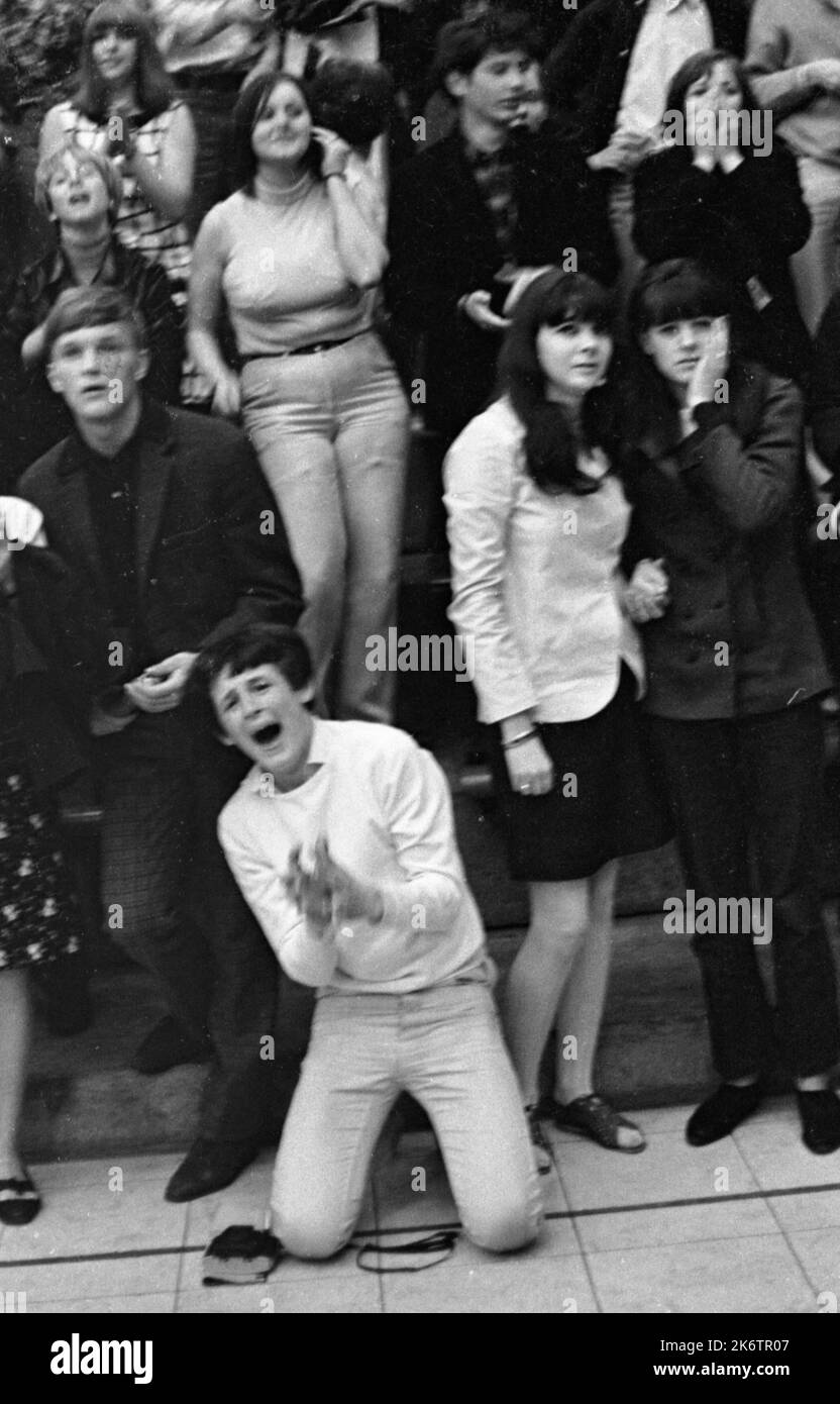 On their lightning tour, here in Essen on 25. 6. 1966 in the Gruga, the ...