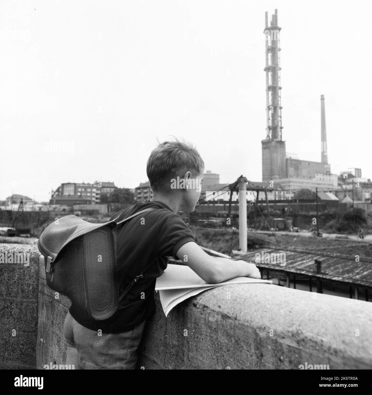 Children in the Ruhr area, here in the year 1966 in leisure and play ...