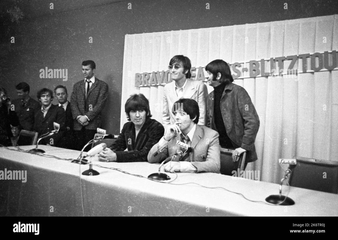 On their lightning tour, here in Essen on 25. 6. 1966 in the Gruga, the ...