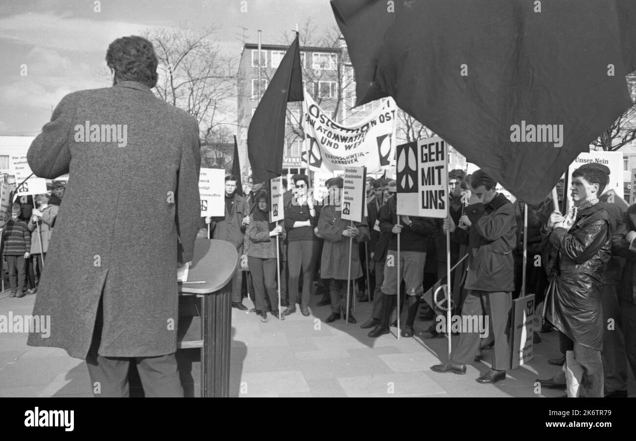 1964 and march Black and White Stock Photos & Images - Alamy