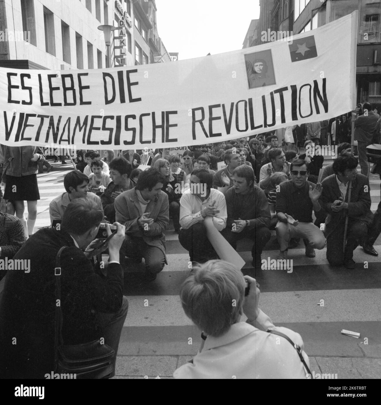 Vietnam student protest 1960s Black and White Stock Photos & Images - Alamy