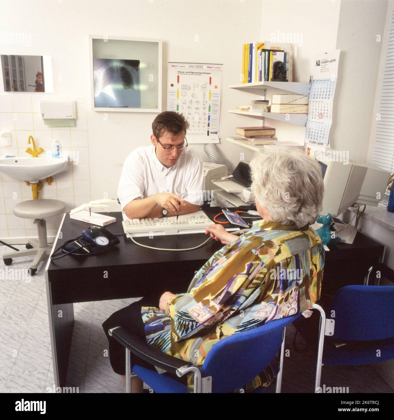 This general practitioner, seen here on 26. 10. 1995 in Iserlohn, is ...