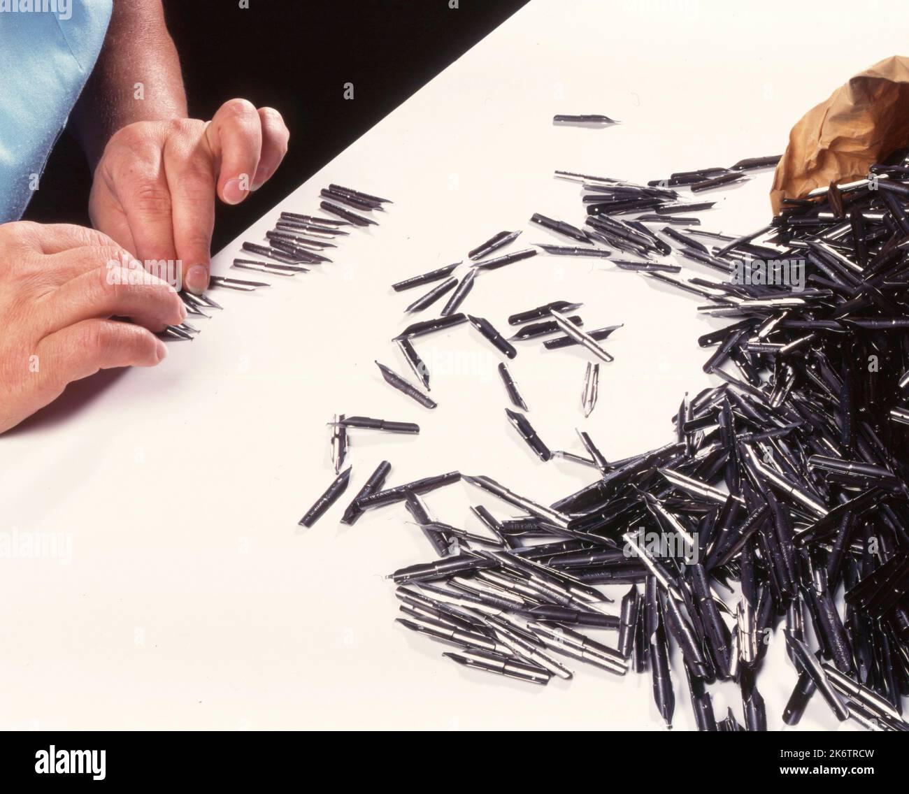 Drawing and writing pens and other office articles at the Brause ...