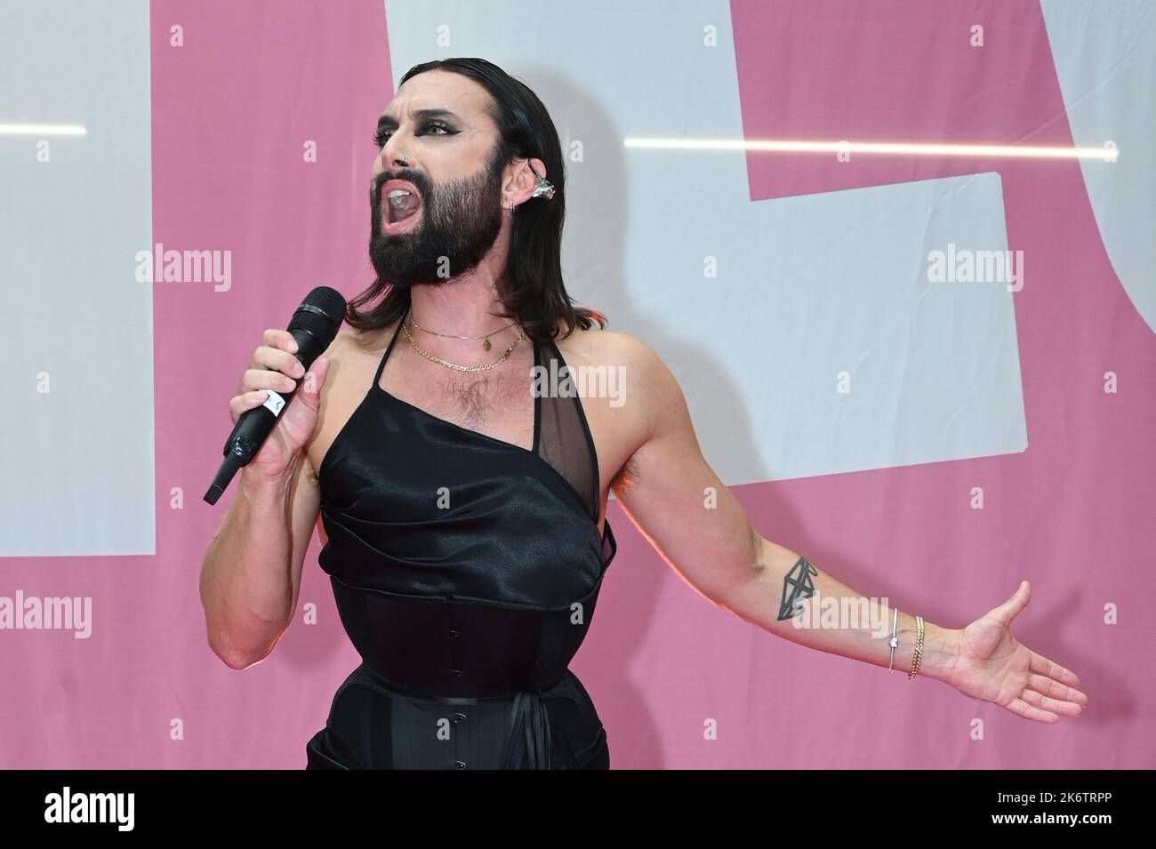 Munich, Germany. 15th Oct, 2022. The singer Tom Neuwirth has a ...