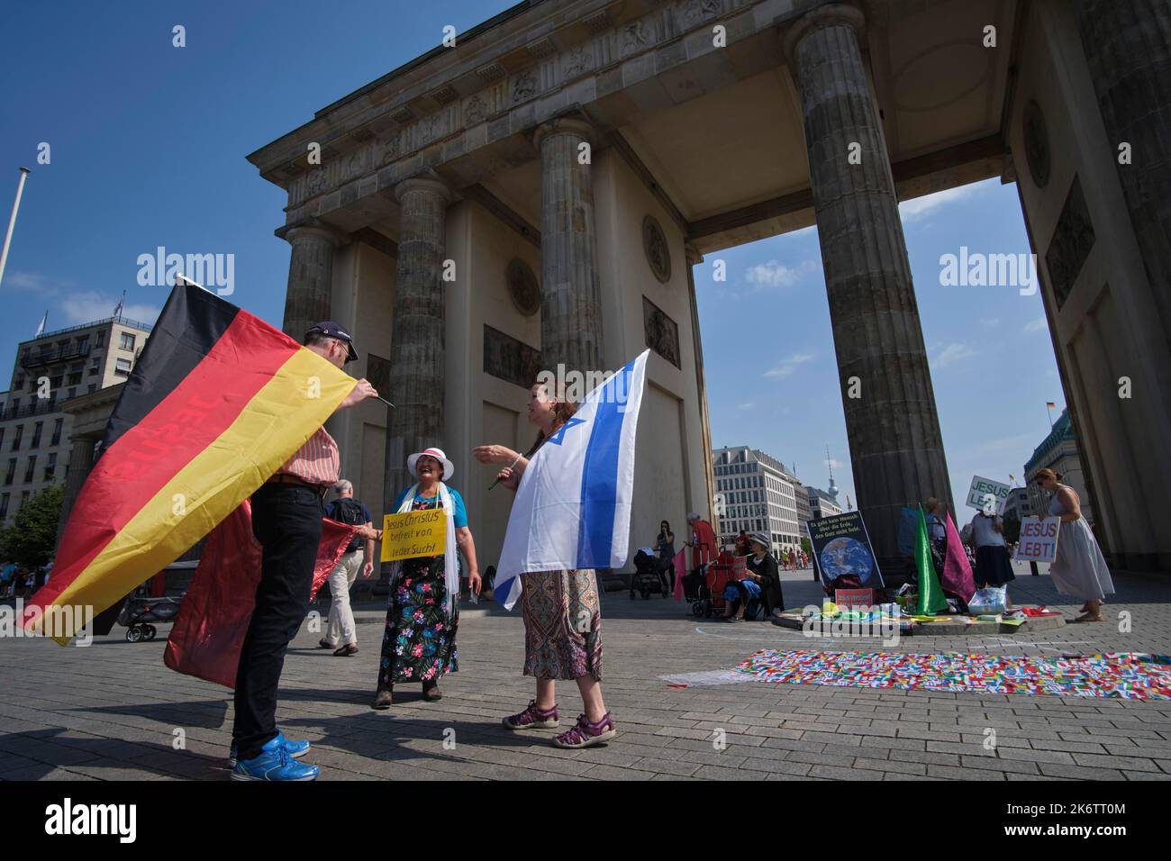 Gate flag hi-res stock photography and images - Alamy