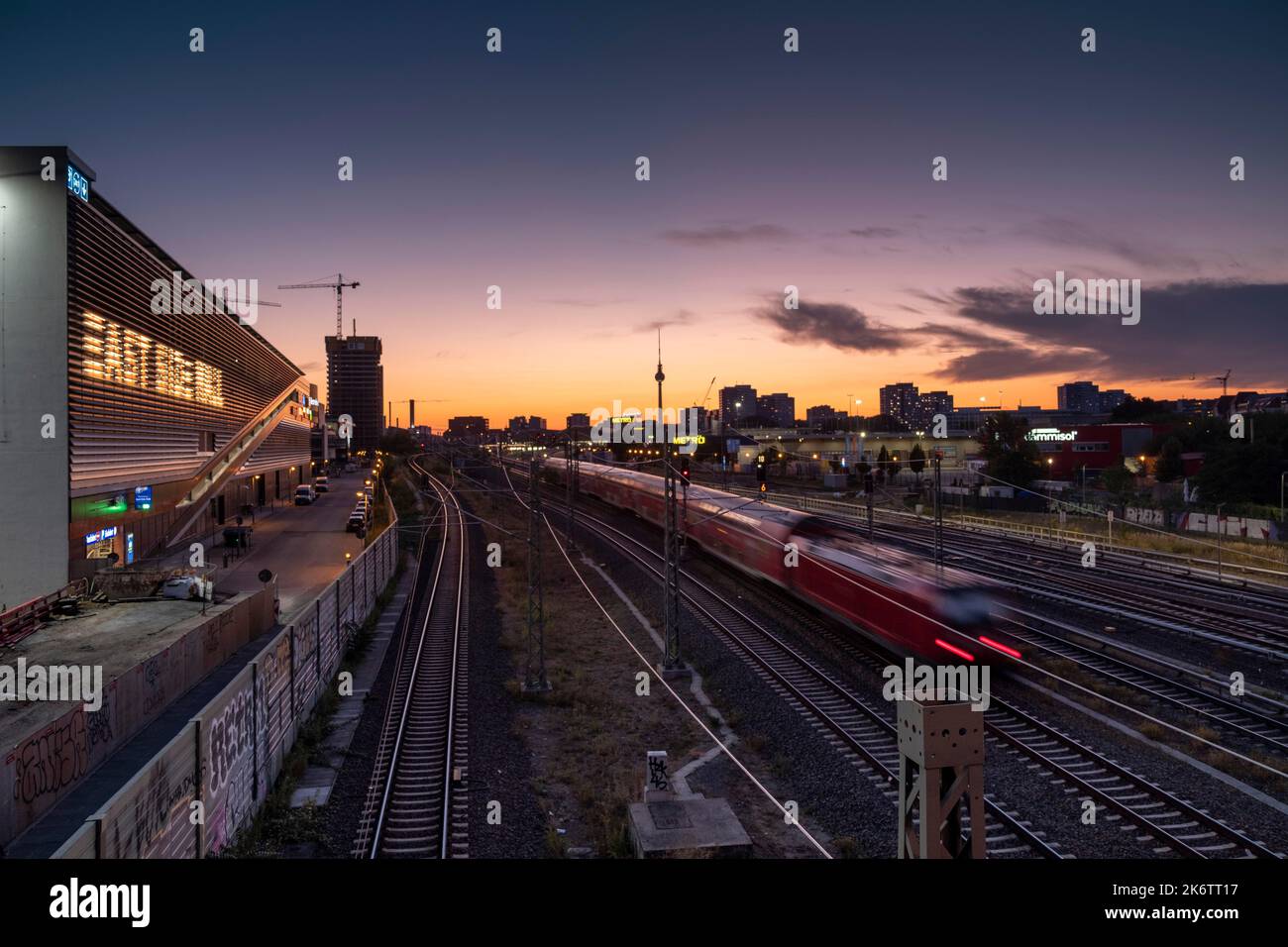 Warsaw east railway train station hi-res stock photography and images ...
