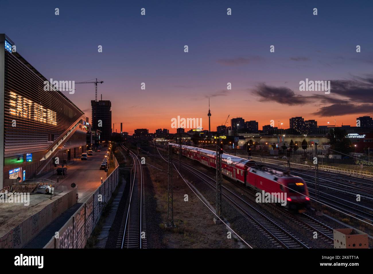 Warsaw east train station hi-res stock photography and images - Alamy