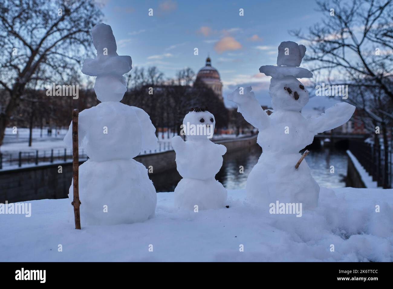 Germany, Berlin, 30. 01. 2021, snowmen, family (fine society), Iron ...