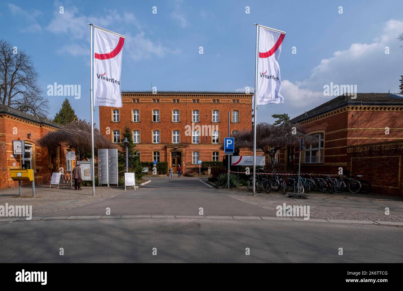 Germany, Berlin, 25. 03. 2021, Vivantes Wenckebach-Klinikum, entrance ...