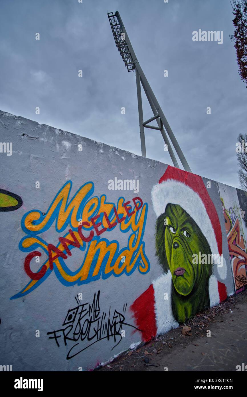 Germany, Berlin, 20. 12. 2020, Mauerpark, graffiti wall, head, Grinch ...