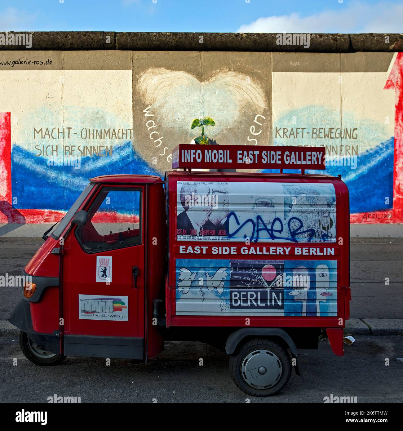 Info Mobil East Side Gallery in front of Peace Dove by Rosemarie ...