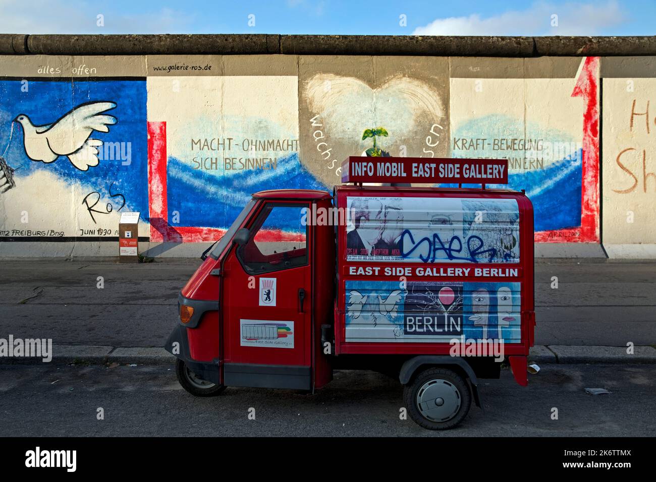 Info Mobil East Side Gallery in front of Peace Dove by Rosemarie ...
