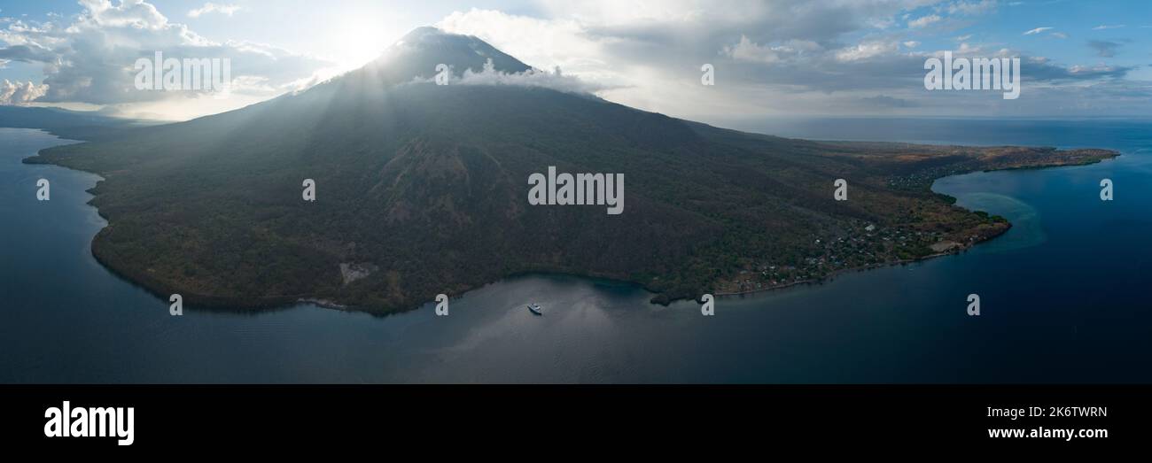 Lesser sunda islands hi-res stock photography and images - Alamy