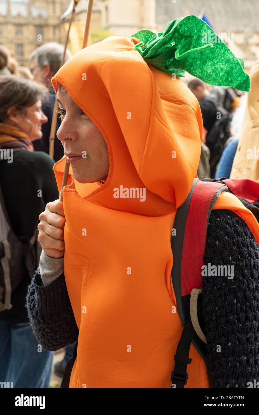 London,UK. 15th October 2022. Land Workers Alliance central London ...