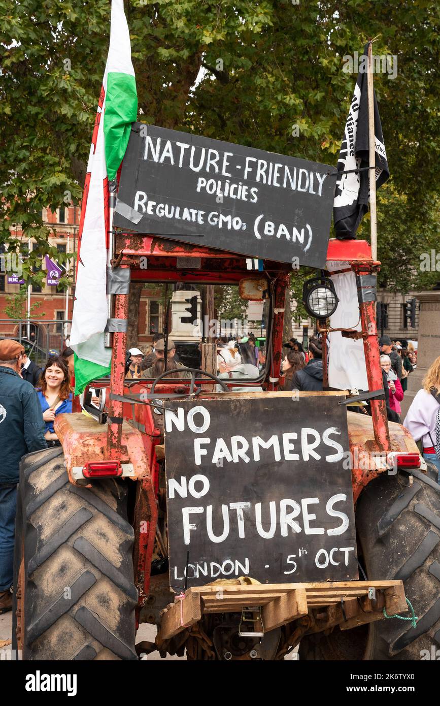 London,UK. 15th October 2022. Land Workers Alliance central London ...