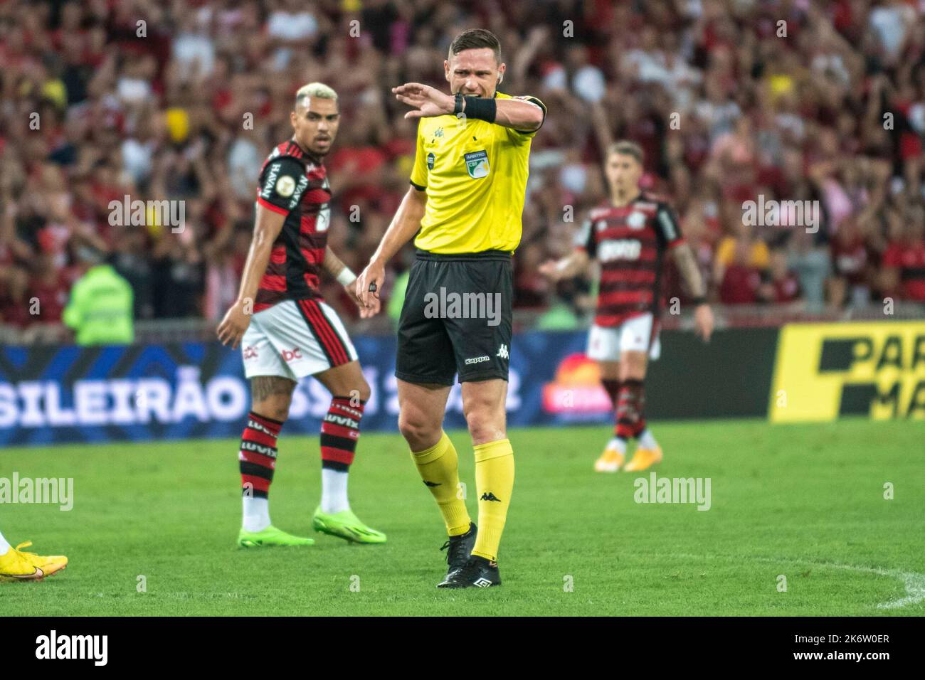 Rio De Janeiro, Brazil. 15th Oct, 2022. MG held at Maracanã Stadium for ...