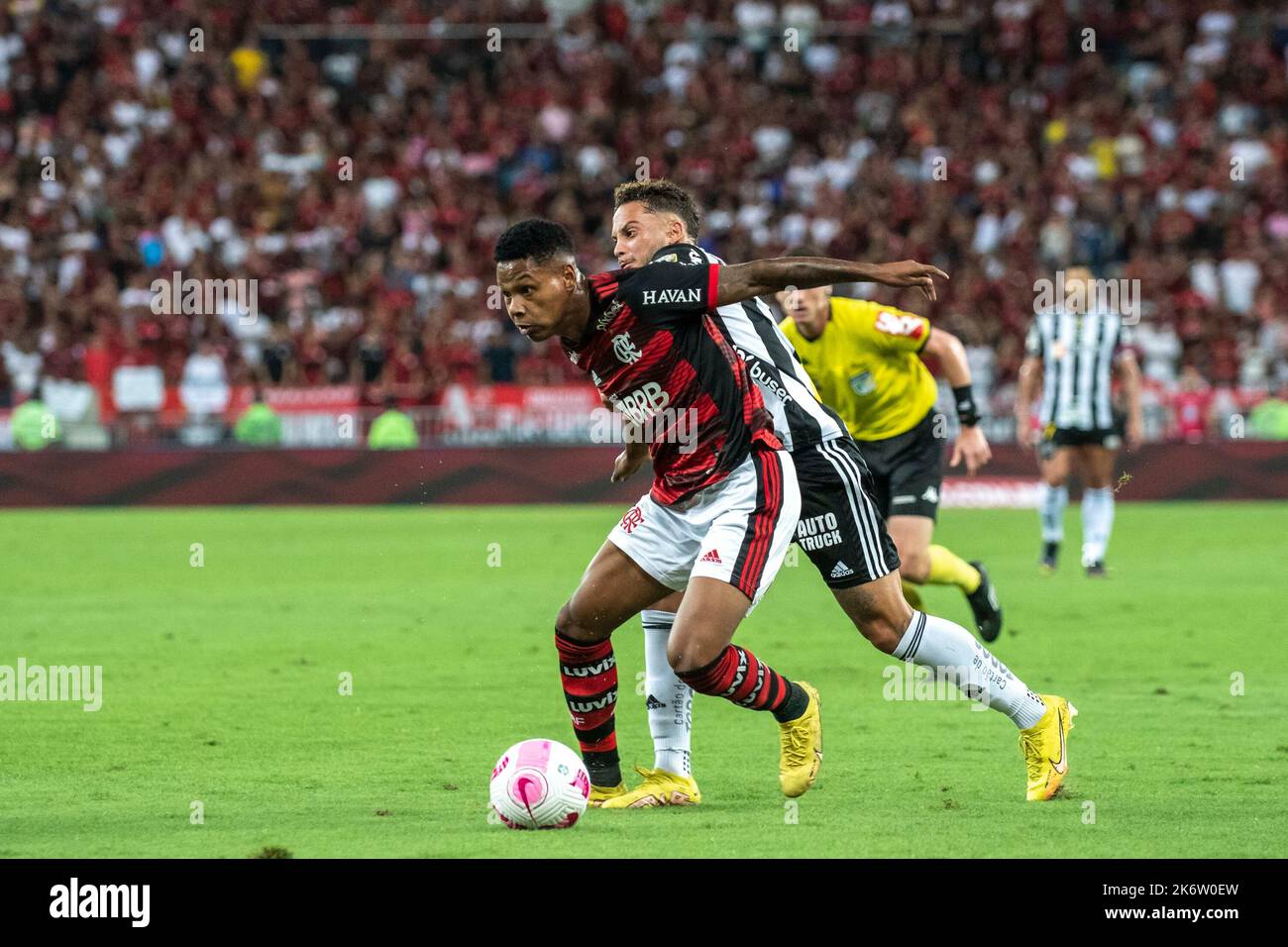 Rio De Janeiro, Brazil. 15th Oct, 2022. MG held at Maracanã Stadium for ...