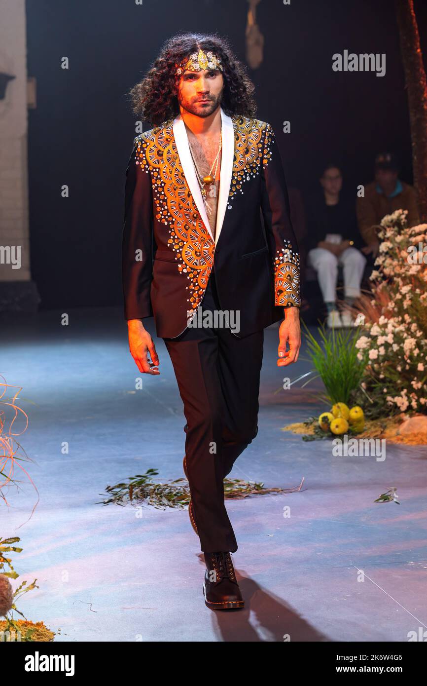 Melbourne, Australia. 15th Oct, 2022. A model dressed in a design by ...