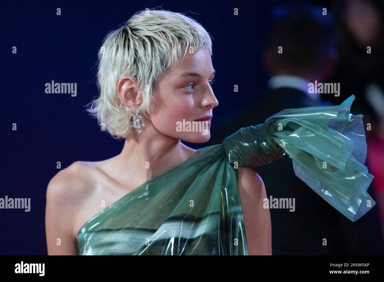 Emma corrin paris hi-res stock photography and images - Alamy