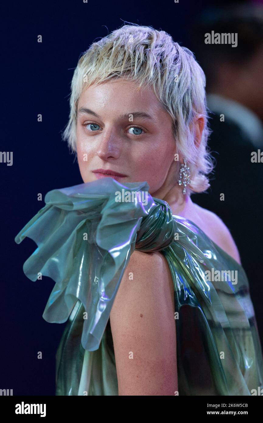 Emma corrin paris hi-res stock photography and images - Alamy