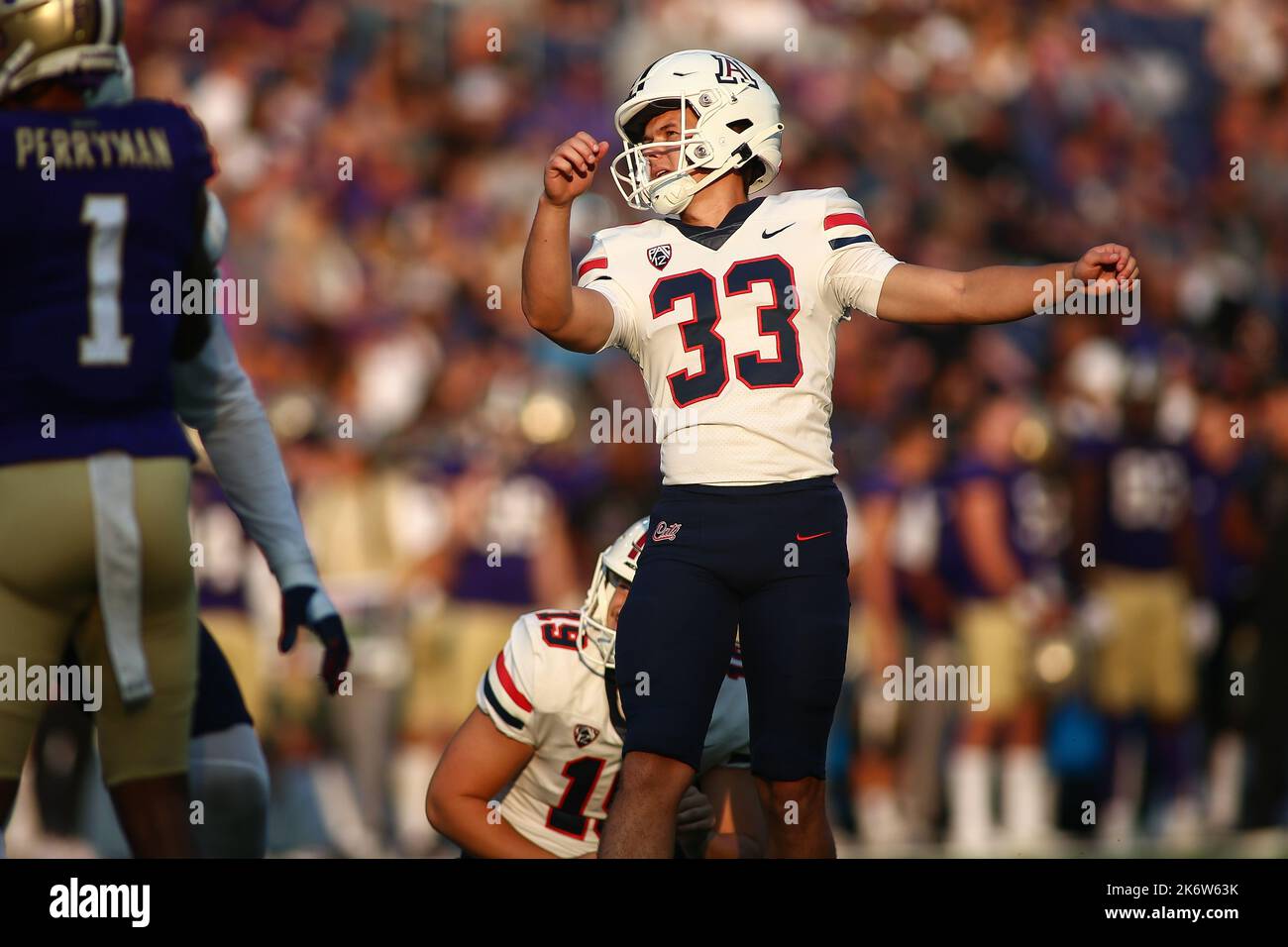 Seattle, WA, USA. 15th Oct, 2022. Arizona Wildcats kicker Tyler Loop ...
