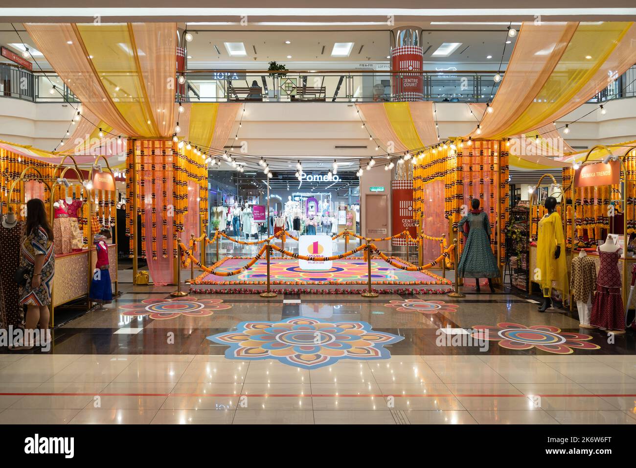 1 utama shopping centre hi-res stock photography and images - Alamy