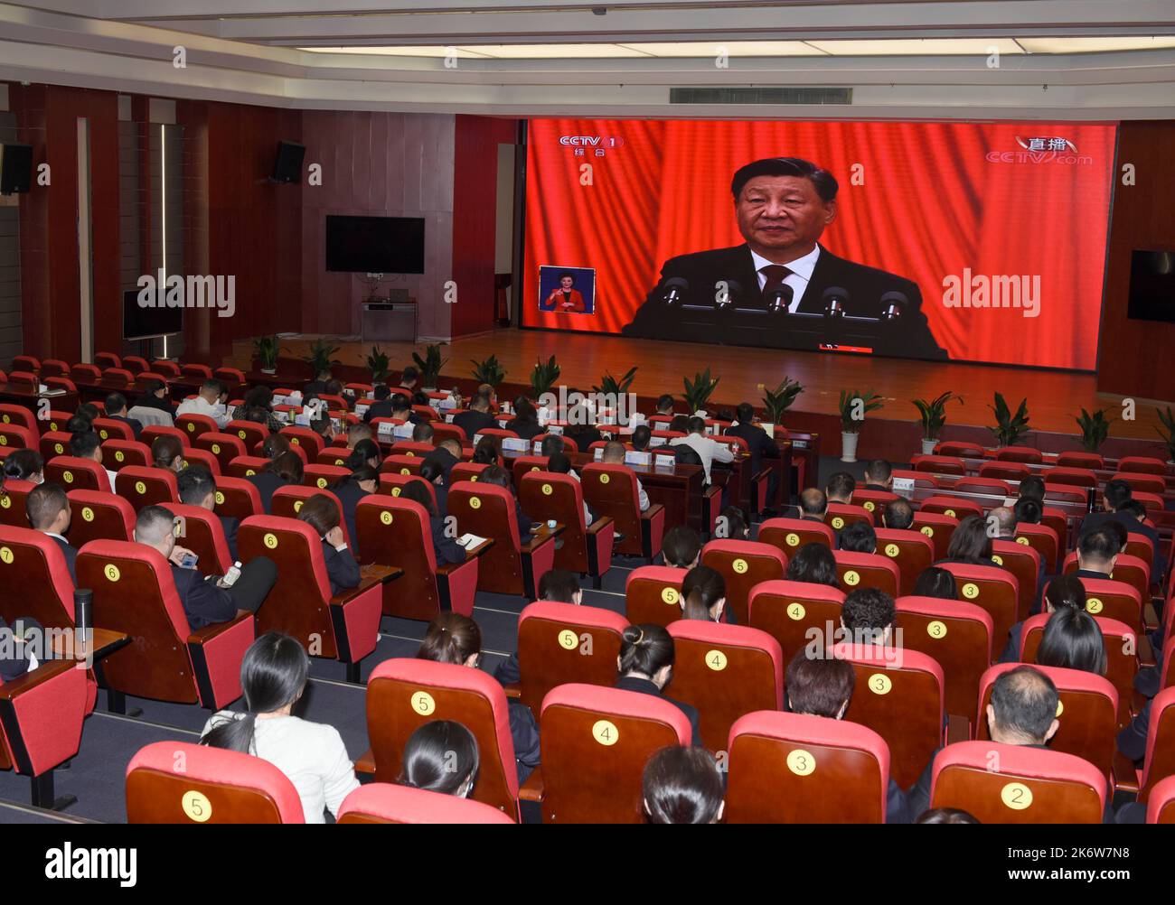Party cadres and people watch the opening ceremony of the 20th Congress ...