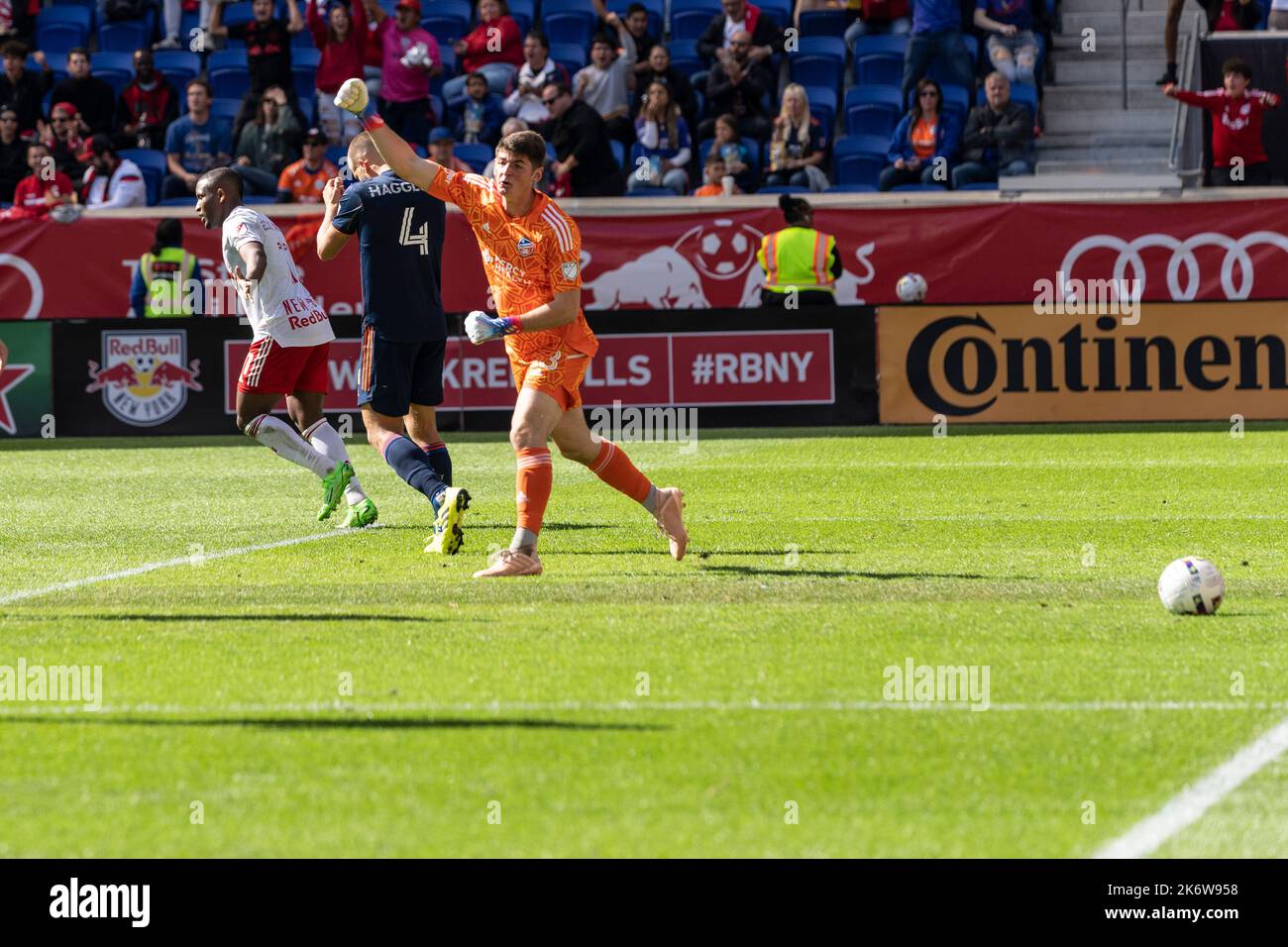 Goalkeeper Roman Celentano (18) of FC Cincinnati reacts after allowing ...