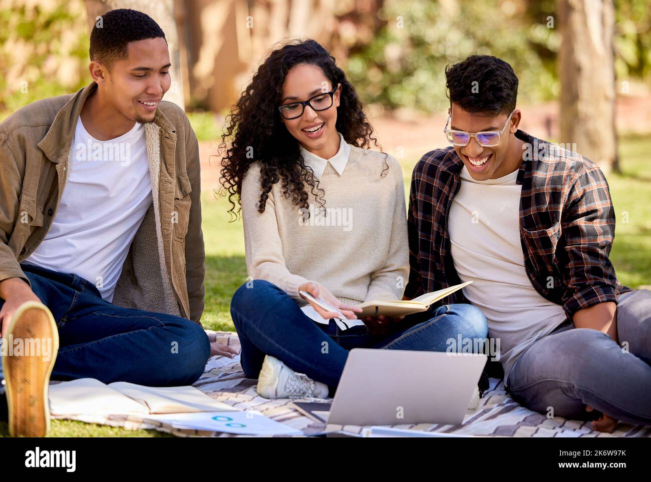 College student sitting on grass hi-res stock photography and images ...