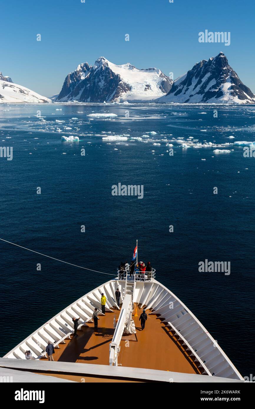 HAL cruise ship 'ms prinsendam' approaching northern entrance to ...
