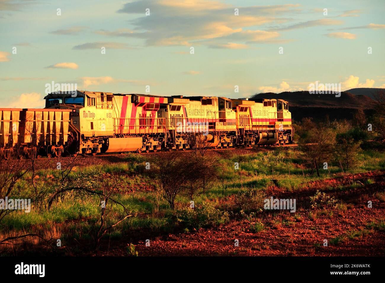 Ge dash 9 locomotive hi-res stock photography and images - Alamy