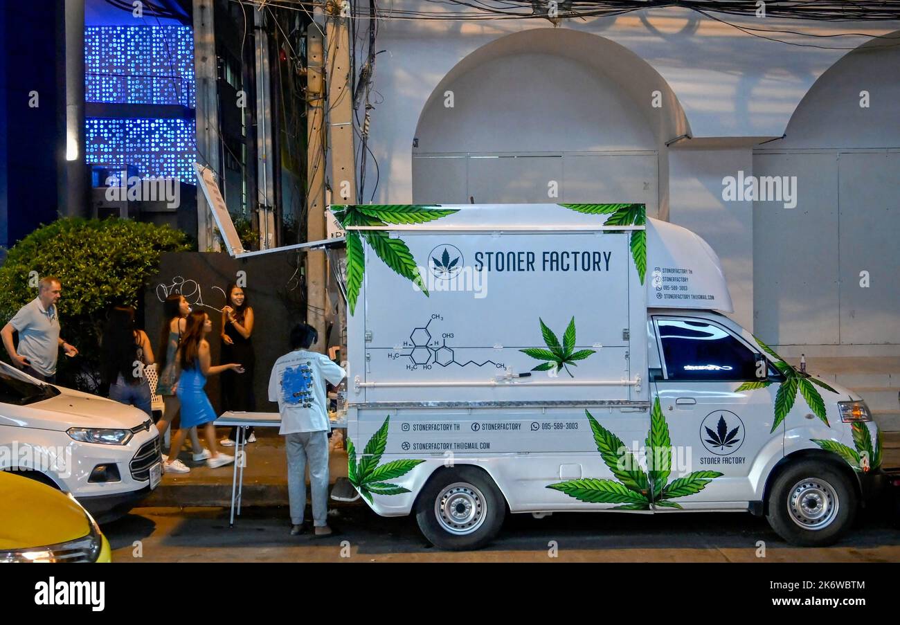 Sukhumvit soi 11 hi-res stock photography and images - Alamy