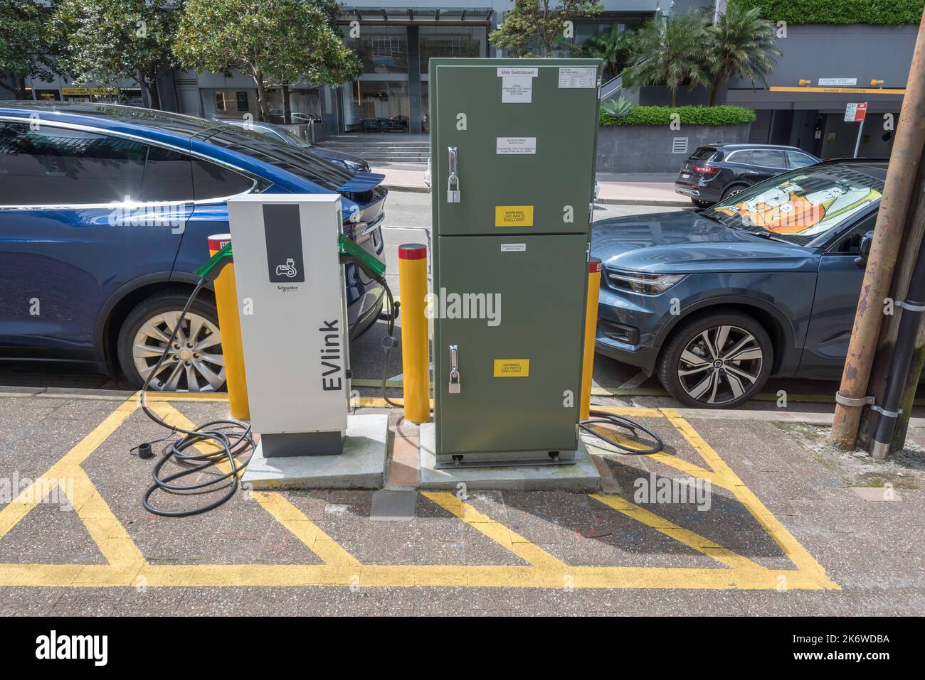 Schneider evlink floor mounted dual port charging station hi-res stock ...