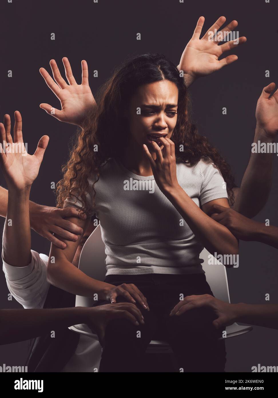 Hands grabbing face hi-res stock photography and images - Alamy