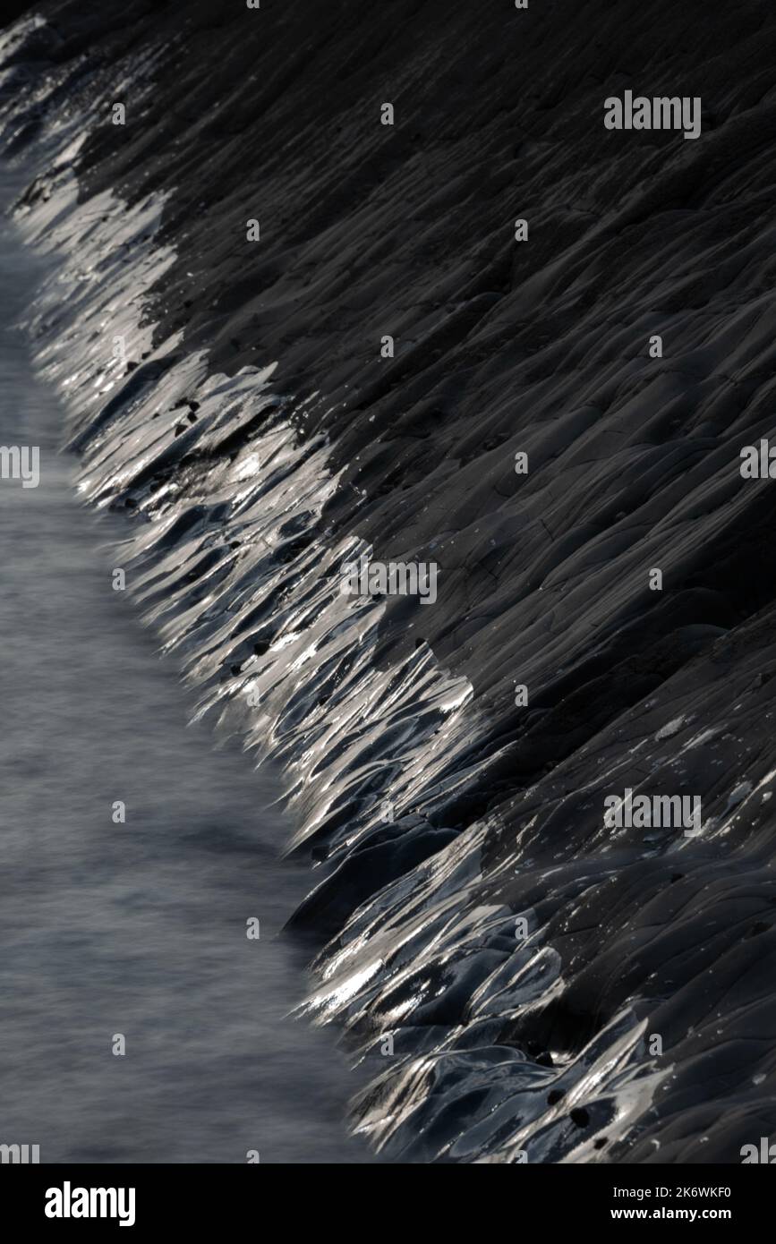 Tide marks on rocks hi-res stock photography and images - Alamy